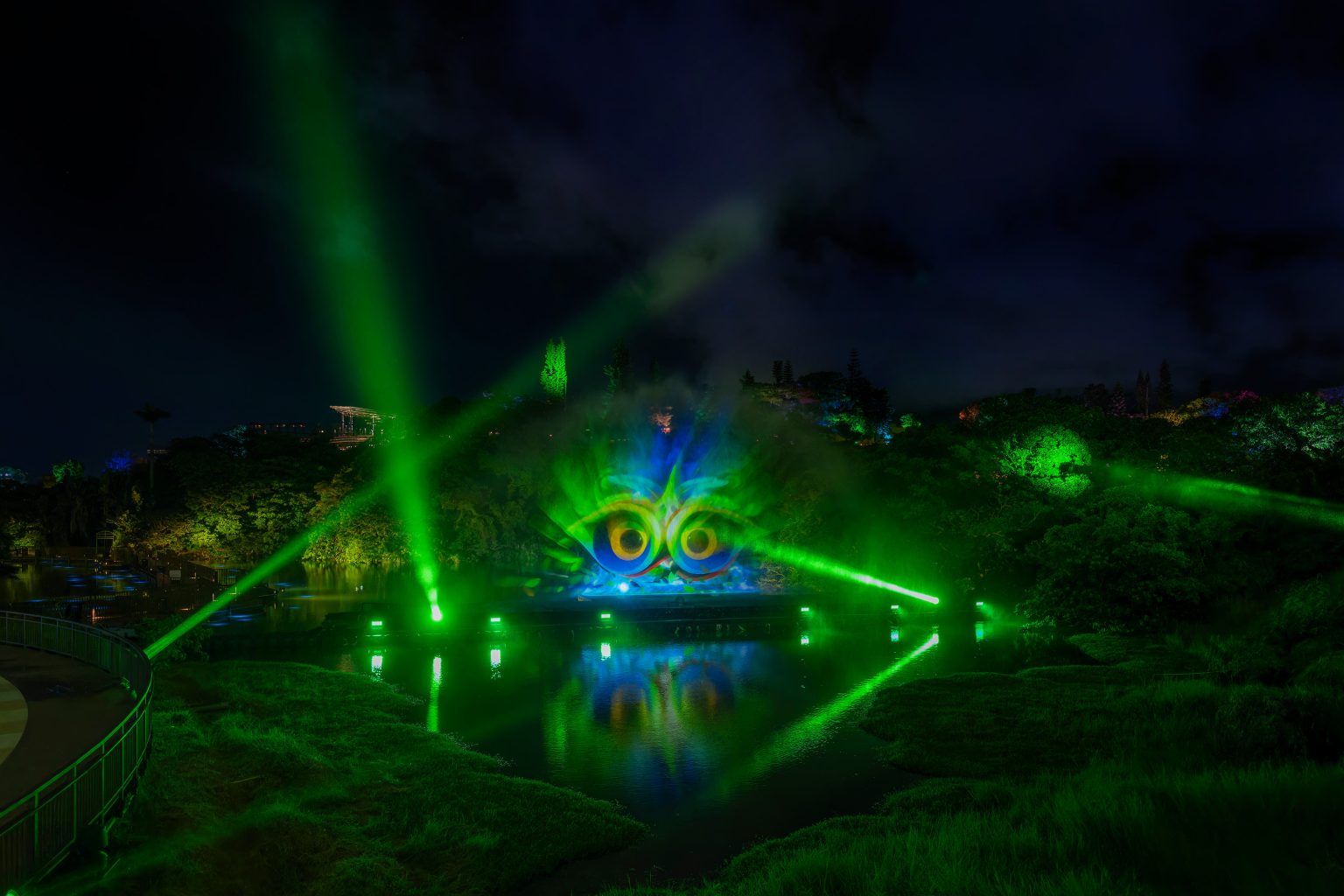 日本初となる常設のウォータープロジェクションショーをstuがプロデュース。「沖縄こどもの国」沖縄の夜に新たなエンターテインメントを提供。 - stu inc.